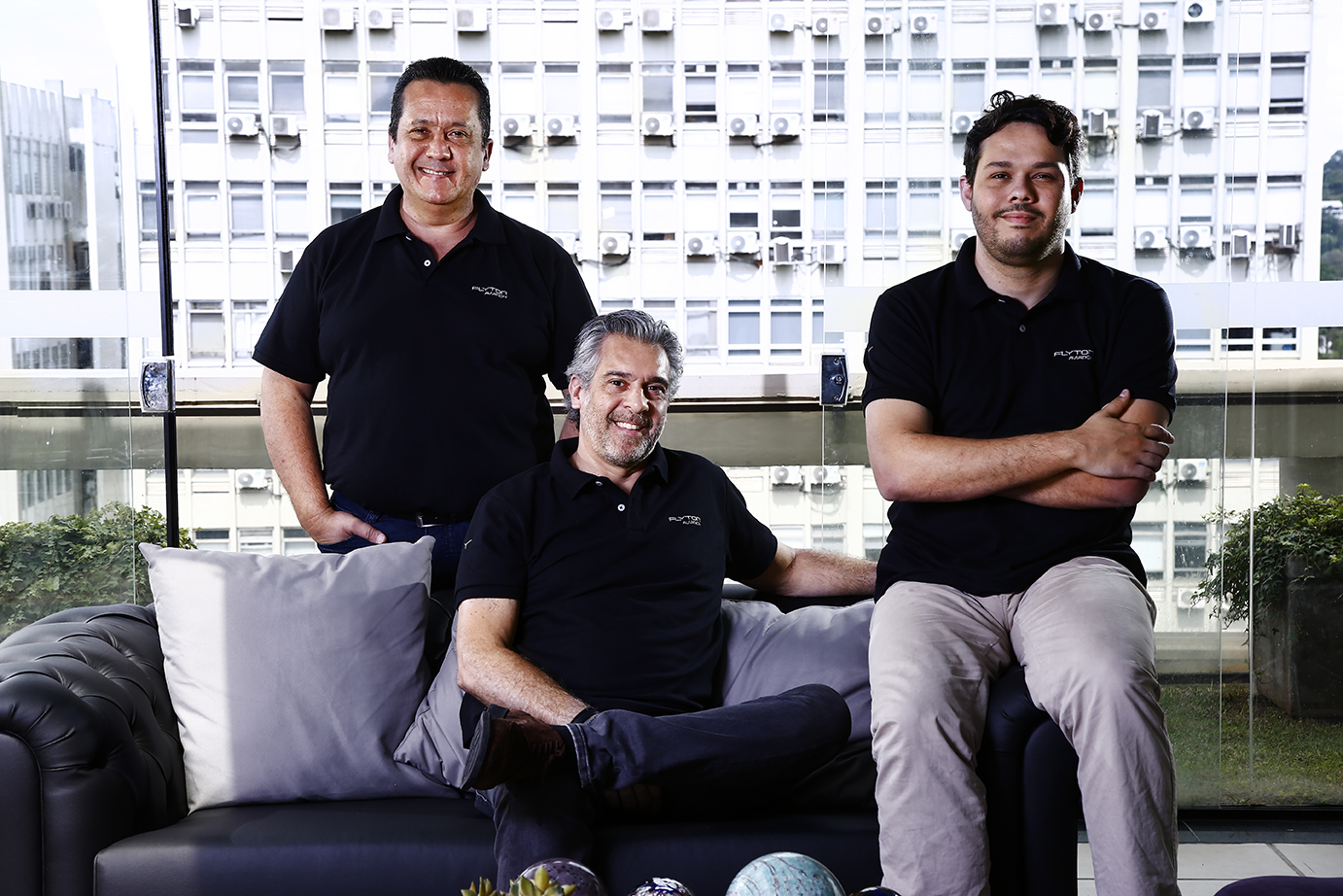 Flyton - Revista High